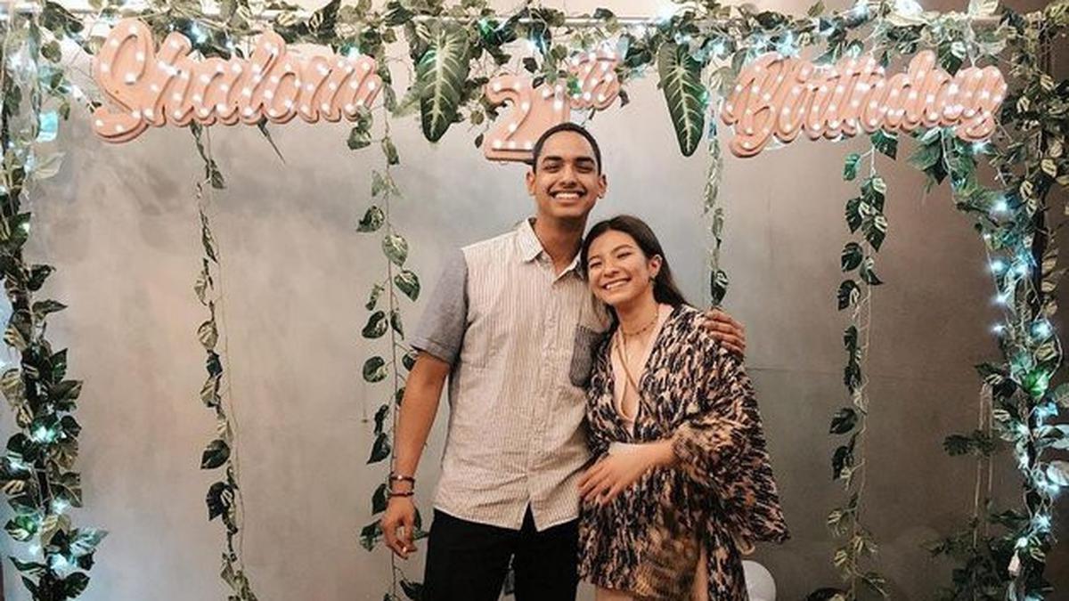 Diterpa Isu Miring, Ini 6 Potret Kemesraan Shalom Razade dan Sang Kekasih - Entertainment Fimela.com
