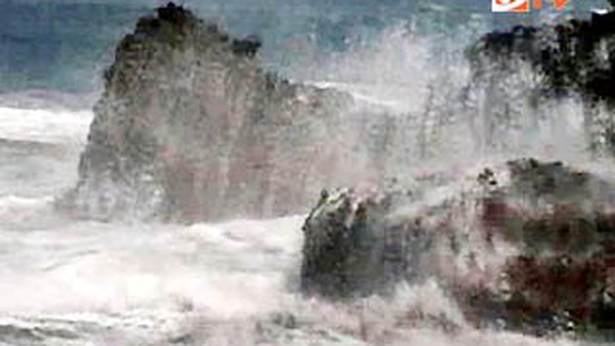 Hati-Hati Tinggi Ombak Merak-Bakauheni - News Liputan6.com