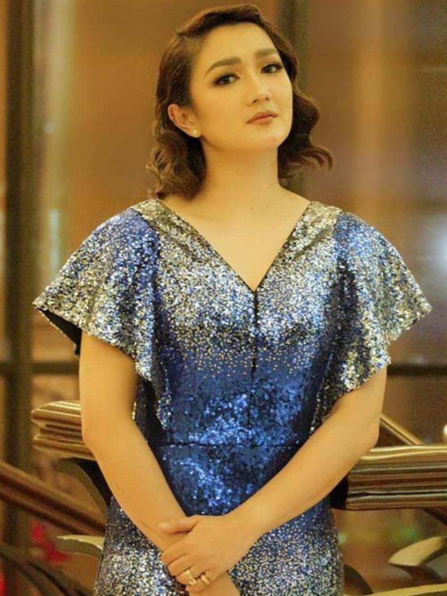 6 Potret Terbaru Melly Mono Eks Vokalis SHE, Awet Muda di Usia 36 Tahun
