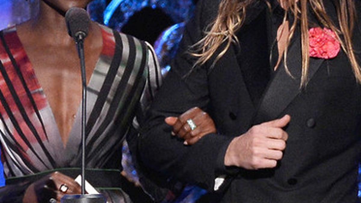 Pesona Lupita Nyongo Di Sag Awards 2015 Memikat Jared Leto