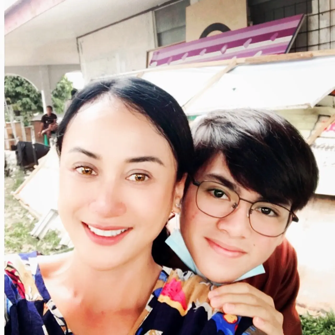 Jadi Ibu dan Anak di Sinetron, Ini 6 Potret Kebersamaan Rey Bong dan ...
