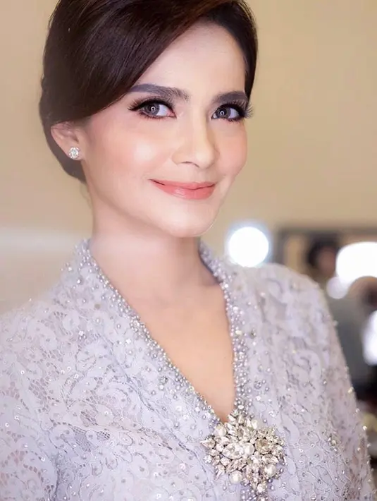 Potret Cut Tari Pamer Wajah Glowing, Awet Muda di Usia 45 Tahun - Foto ...