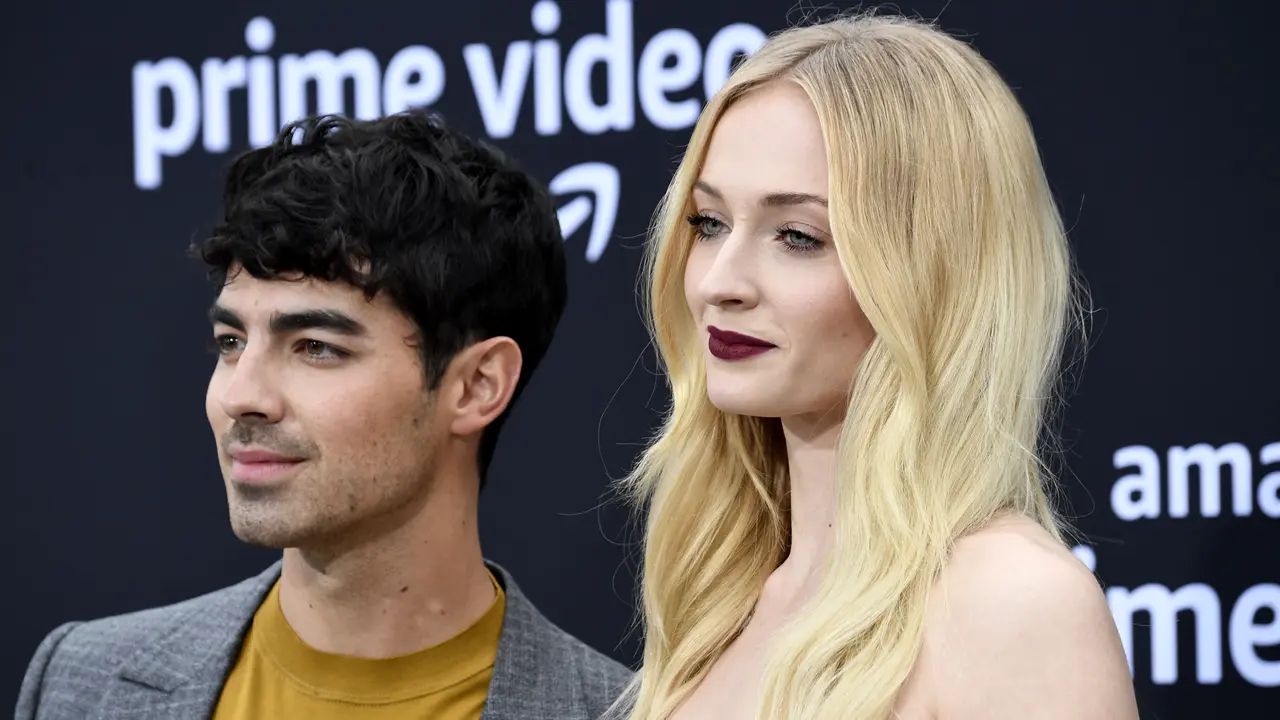 Sophie Turner Naik Darah dan Gugat Joe Jonas, Tuding Suami Tahan Paspor ...