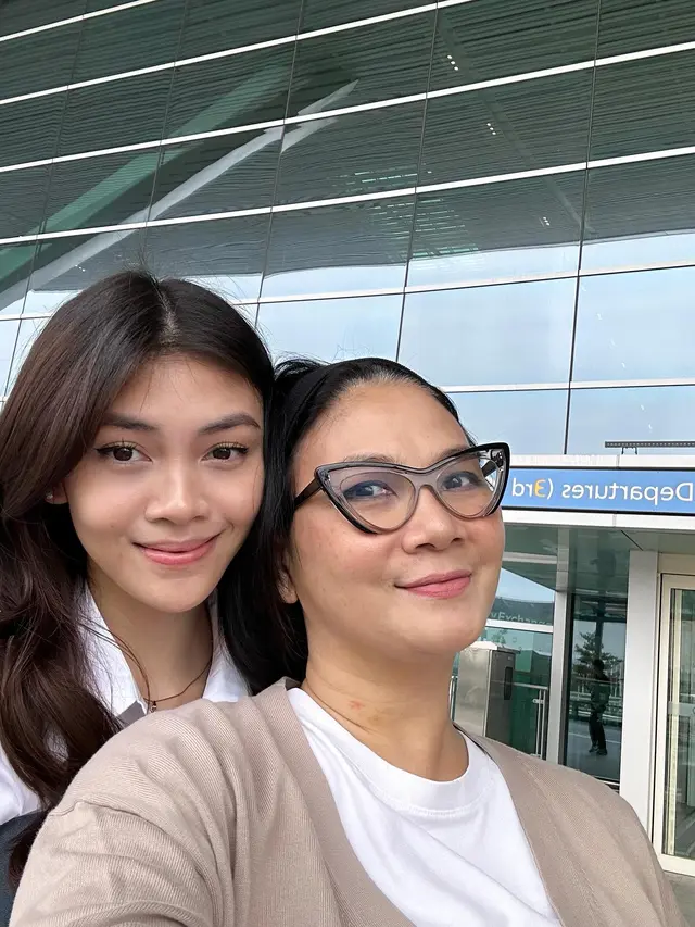 7 Potret Dian Nitami Usai Jalani Operasi Plastik Face Lifting, Tampil ...