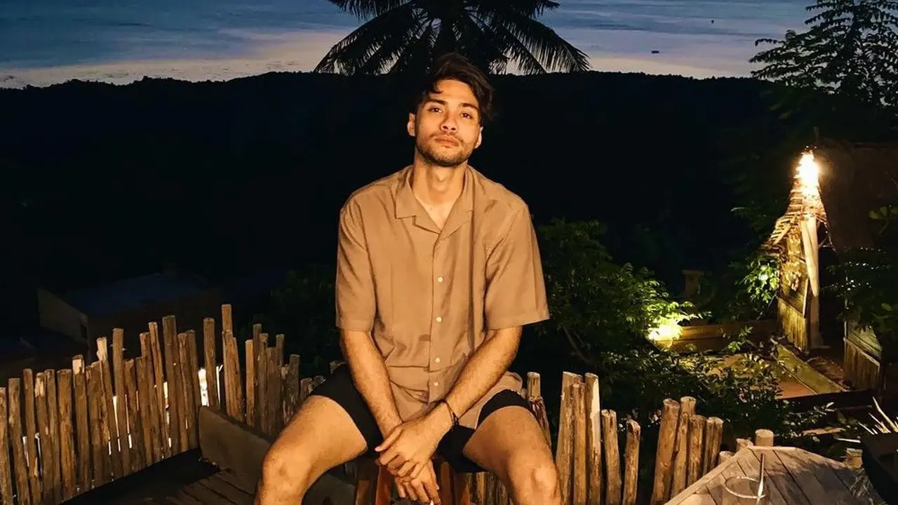 6 Potret Transformasi Refal Hady, Bintang Pernikahan Palsu yang Baru ...