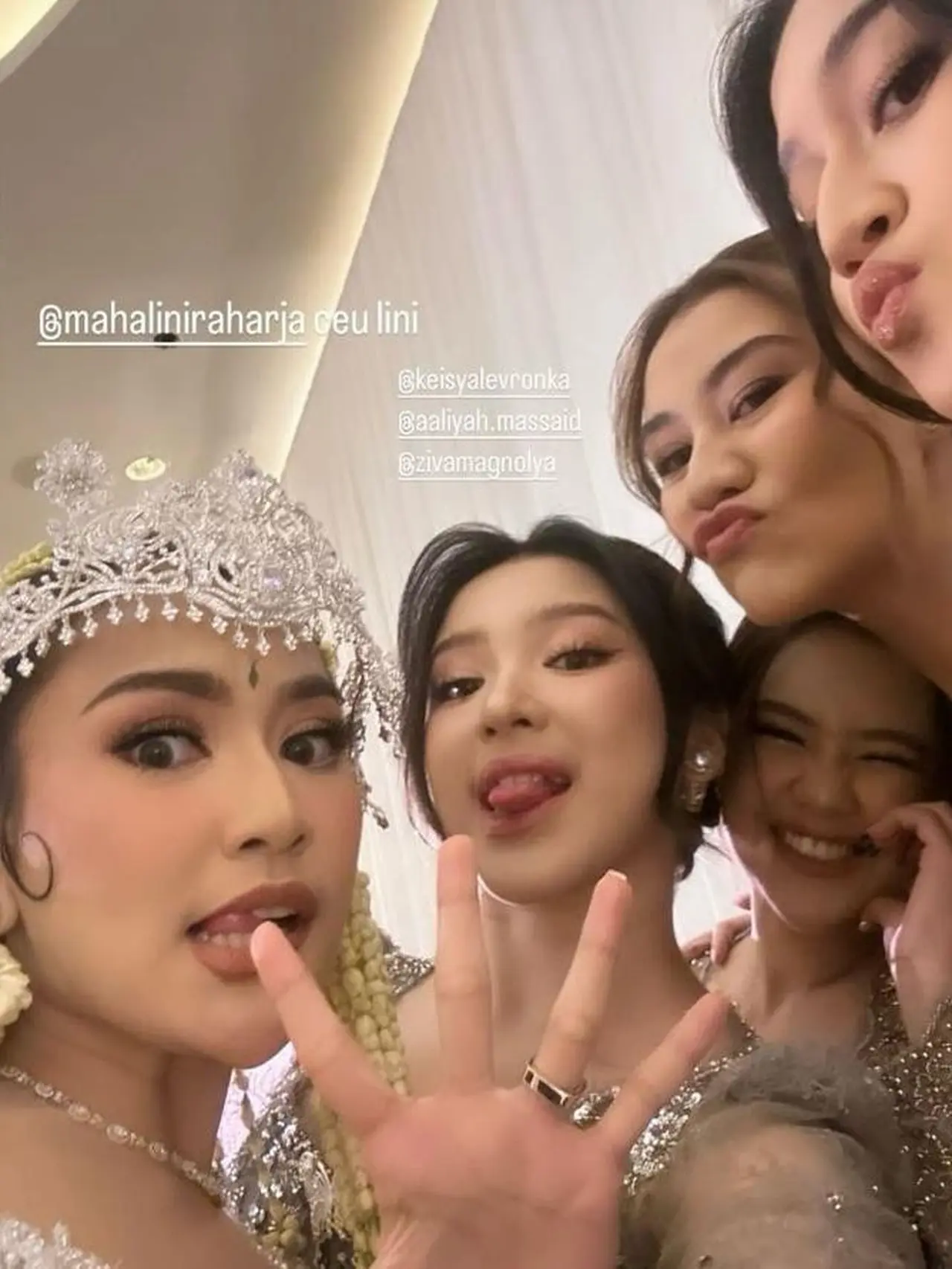 Dikenal Bestie, 6 Pesona Menawan Aaliyah Massaid jadi Bridesmaid ...