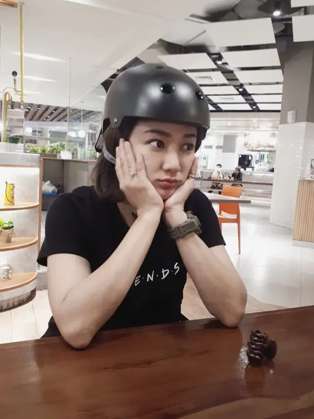 6 Potret Terbaru Melly Mono Eks Vokalis SHE, Awet Muda di Usia 36 Tahun ...