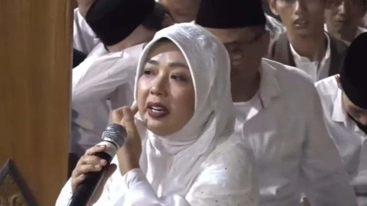 8 Potret Soimah Nyanyi Langgam Jawa saat Pengajian, Penampilannya Tuai ...