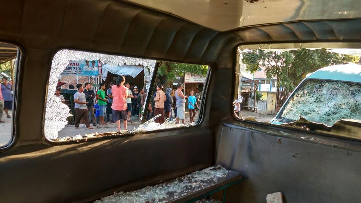 Sopir Angkot dan Driver Ojek Online Saling Serang di Tangerang - News ...