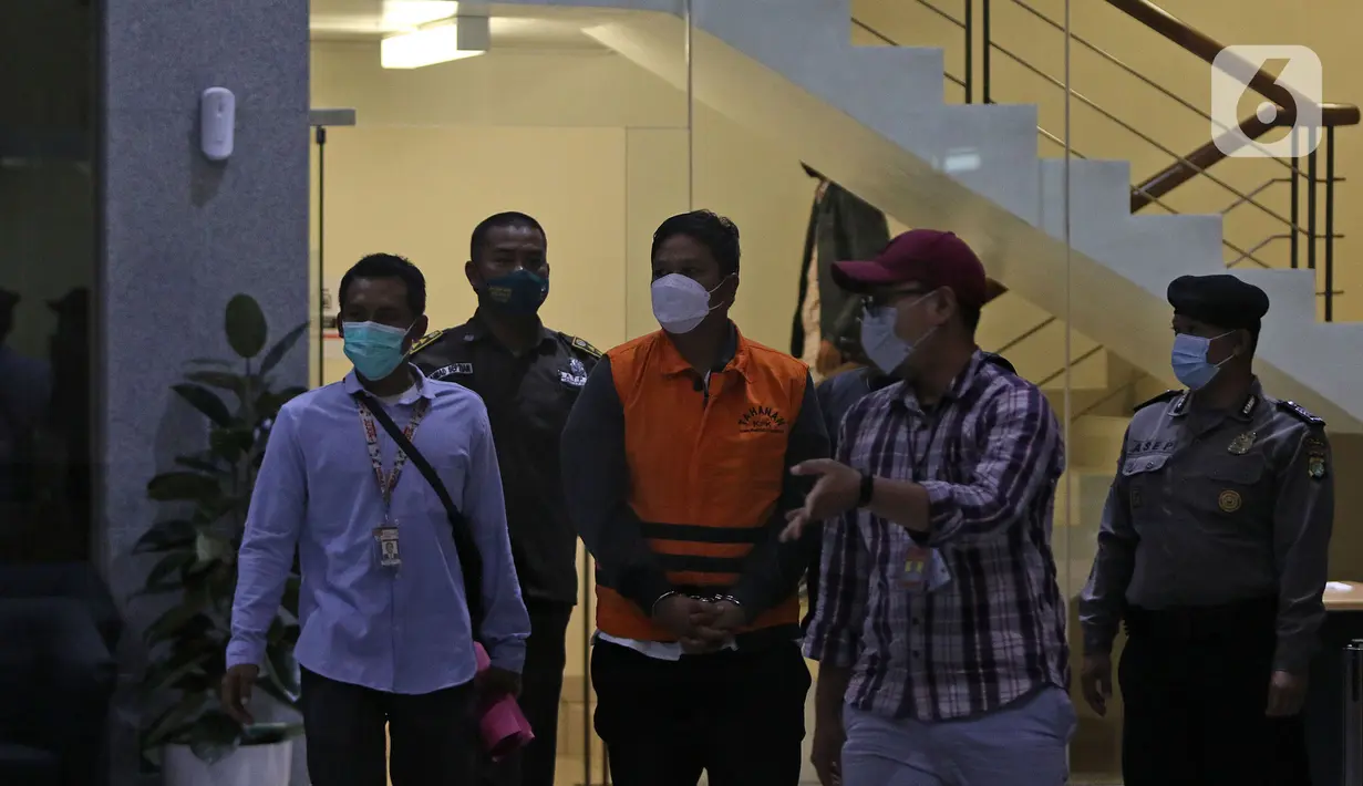 FOTO: KPK Tahan Bupati Kuansing Andi Putra - Foto Liputan6.com