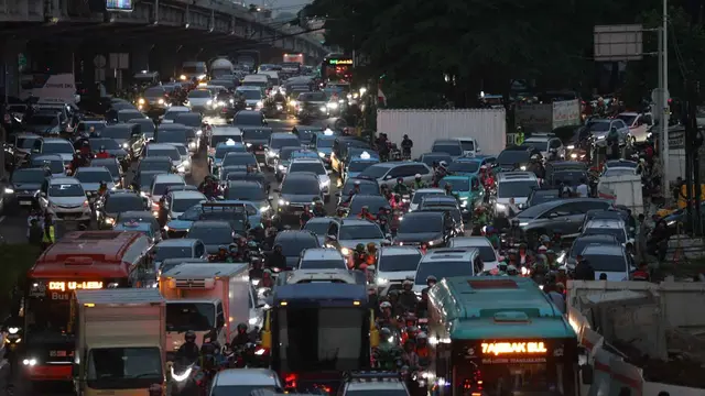 Macet di Jalan TB Simatupang Mulai Terurai, Rekayasa Lalin di Tol ...