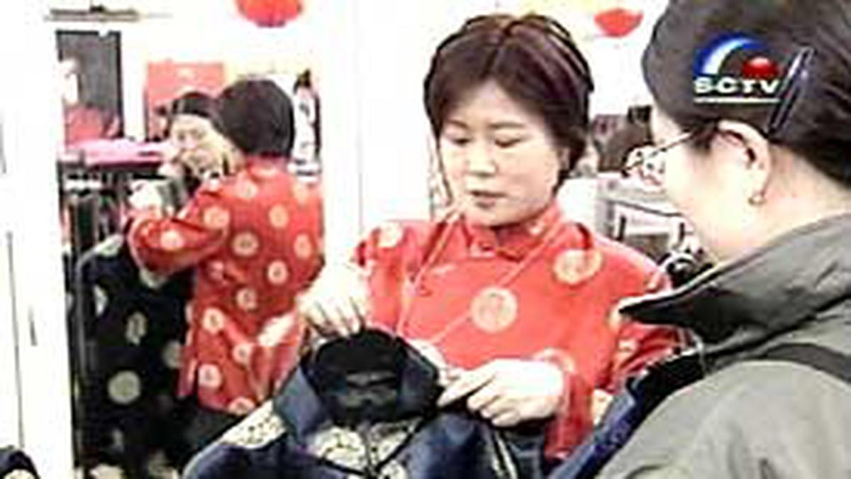 Busana Tradisional Cina Digemari Menjelang Imlek - Global Liputan6.com