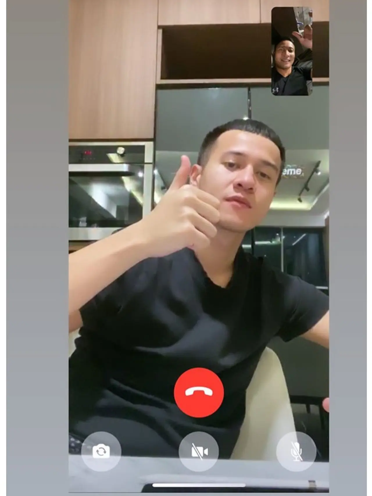 Positif COVID-19, Ini 6 Potret Detri Warmanto Isolasi Diri di Rumah ...