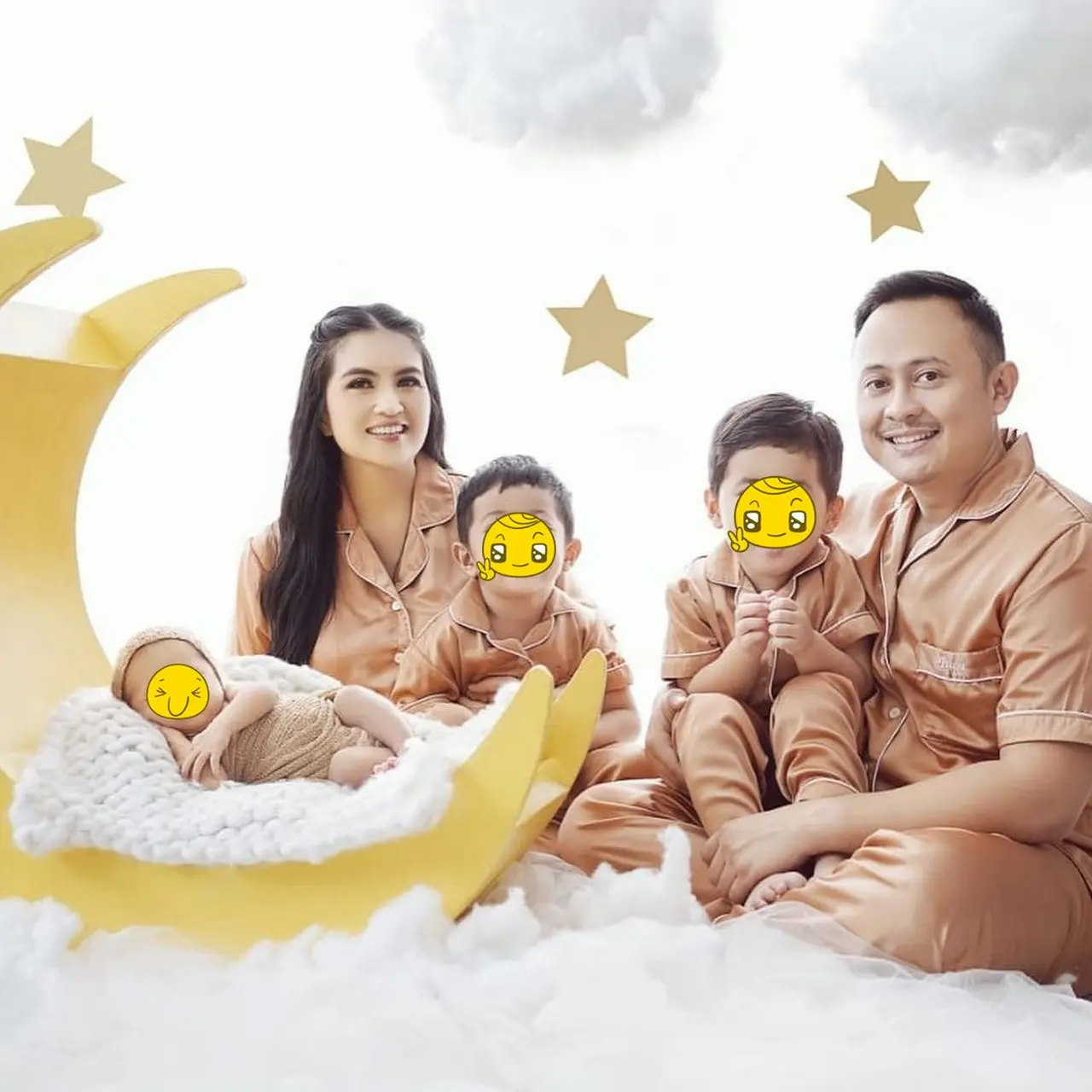 6 Tahun Menikah, Ini 6 Potret Keluarga Kecil Kadek Devie yang Harmonis ...