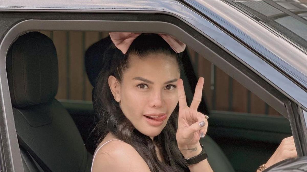 Ayah Vadel Badjideh Diamuk Nikita Mirzani Gara-gara Sebut Lolly Melarat - ShowBiz Liputan6.com