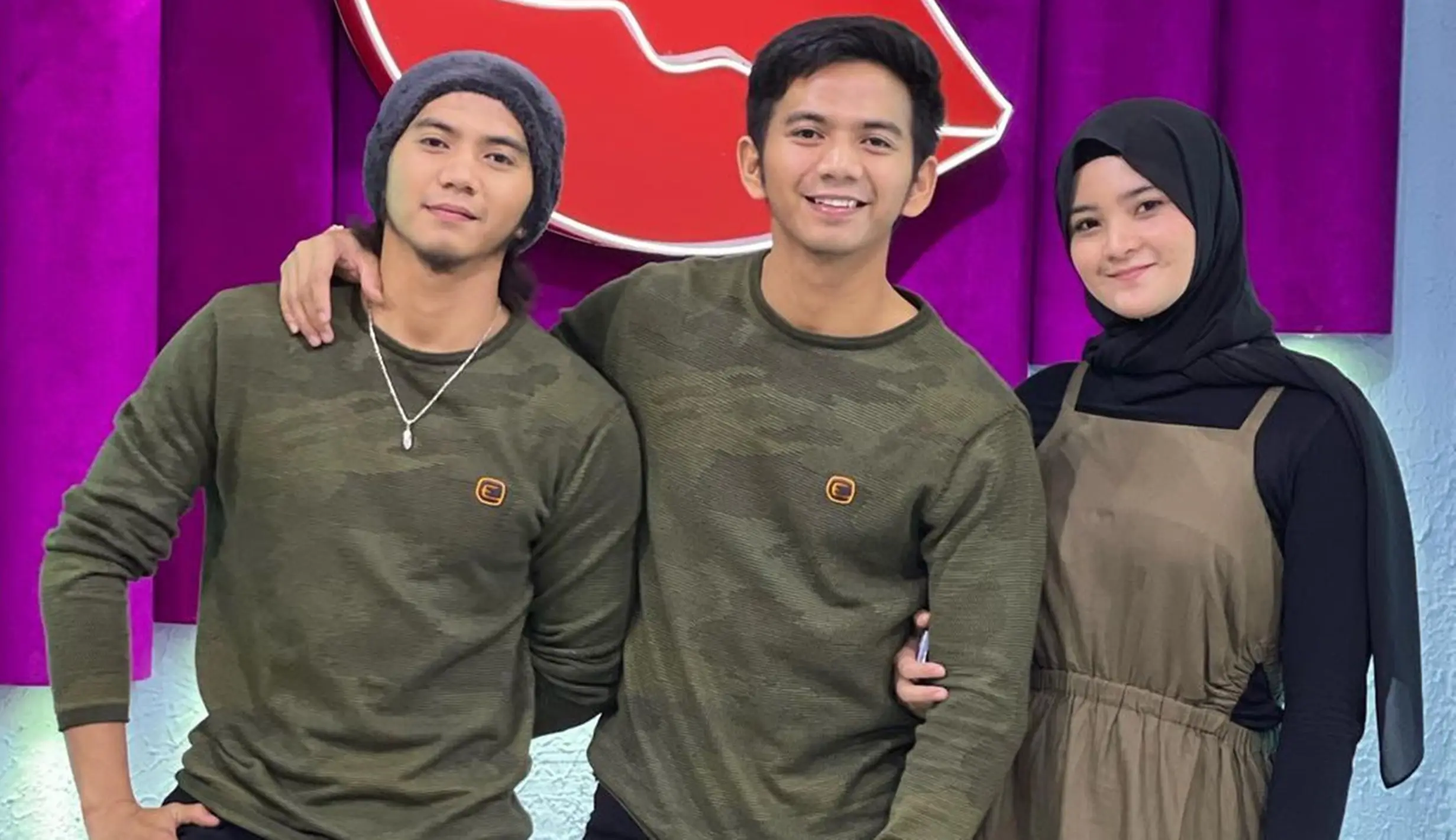 FOTO: Gaya Rizki dan Ridho D'Academy Pakai Busana Kembar, Kompak - Foto ...