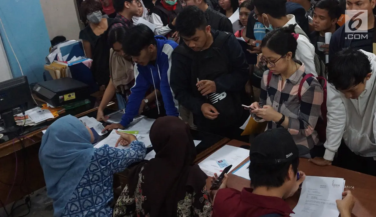 FOTO: Hari Terakhir, KPUD Jakarta Selatan Diserbu Ratusan Pemohon ...