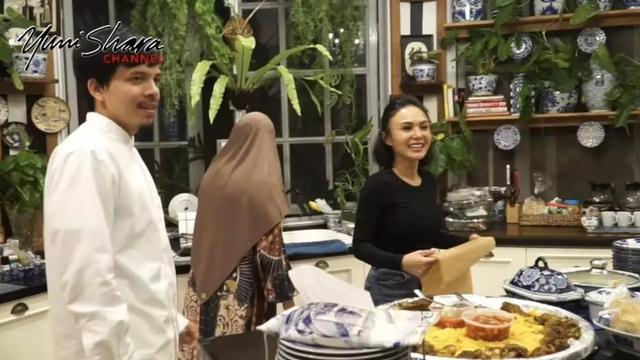 Potret Dapur Nyaman Yuni Shara, Gaya Klasik yang Bikin Betah Masak di Rumah