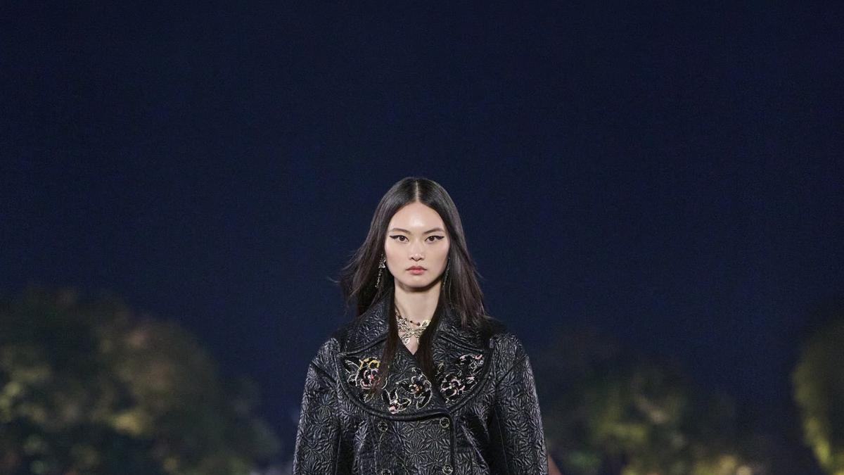 Chanel Persembahkan Koleksi Métiers d'Art 2024/25 di West Lake Hangzhou ...