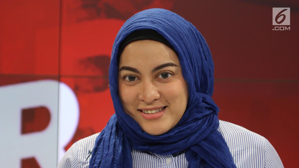 Jenguk Artis VA, Jane Shalimar Bawa Nasi Ayam dan Burger ke Mapolda ...