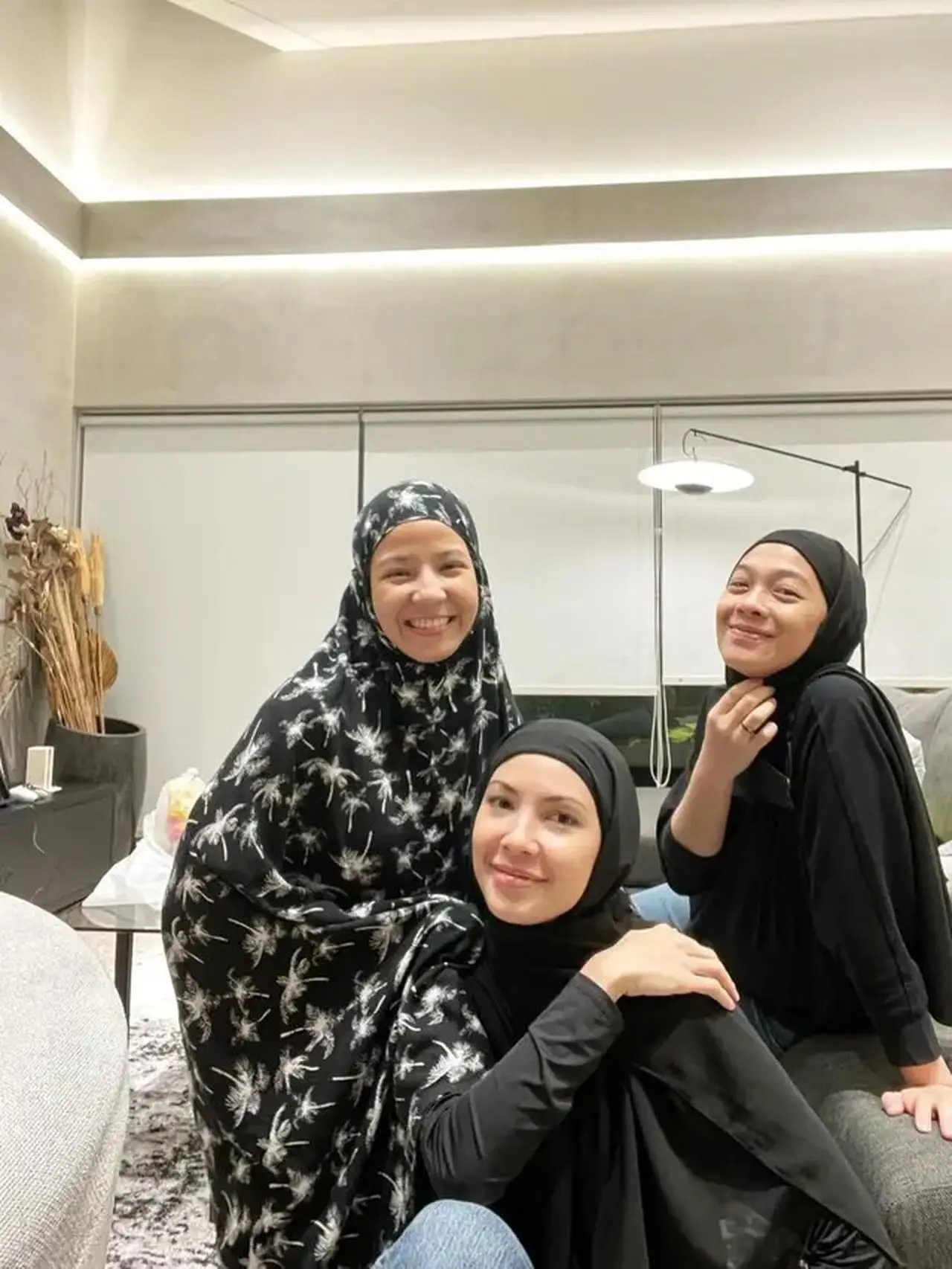 8 Momen Persahabatan Natasha Rizky, Ratna Galih dan Dian Ayu Lestari, Saling Mendukung - Hot ...