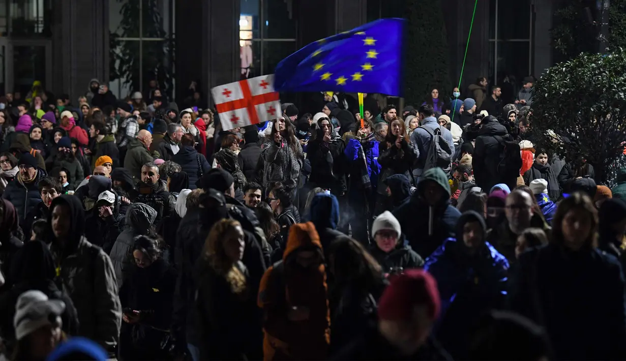 Unjuk Rasa di Georgia, 298 Orang Ditahan dan 143 Polisi Terluka - Foto ...