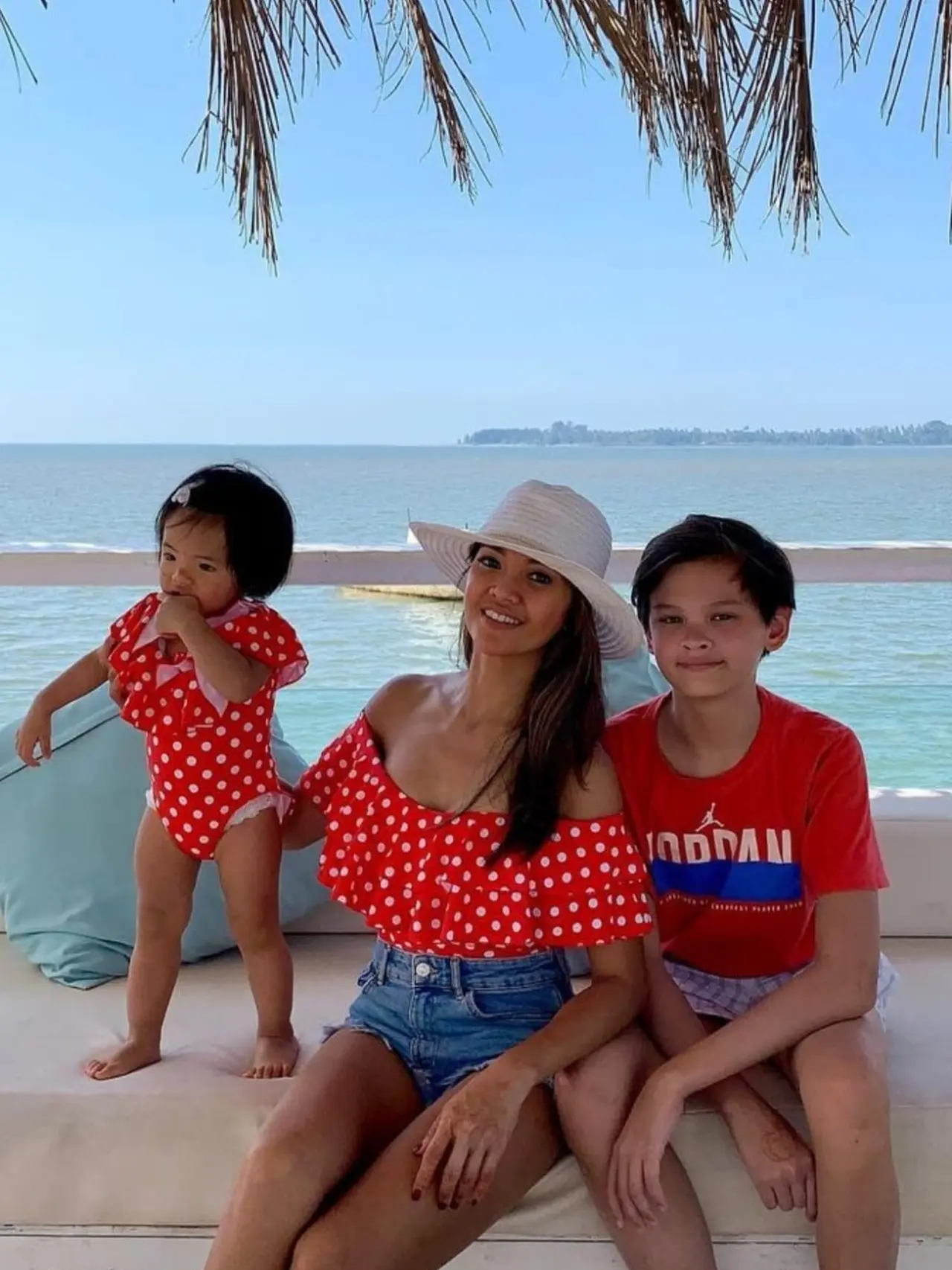 7 Potret Armand Fauzan Putra Farah Quinn Bareng Adik Sambung, Sosok Penyayang - Hot Liputan6.com