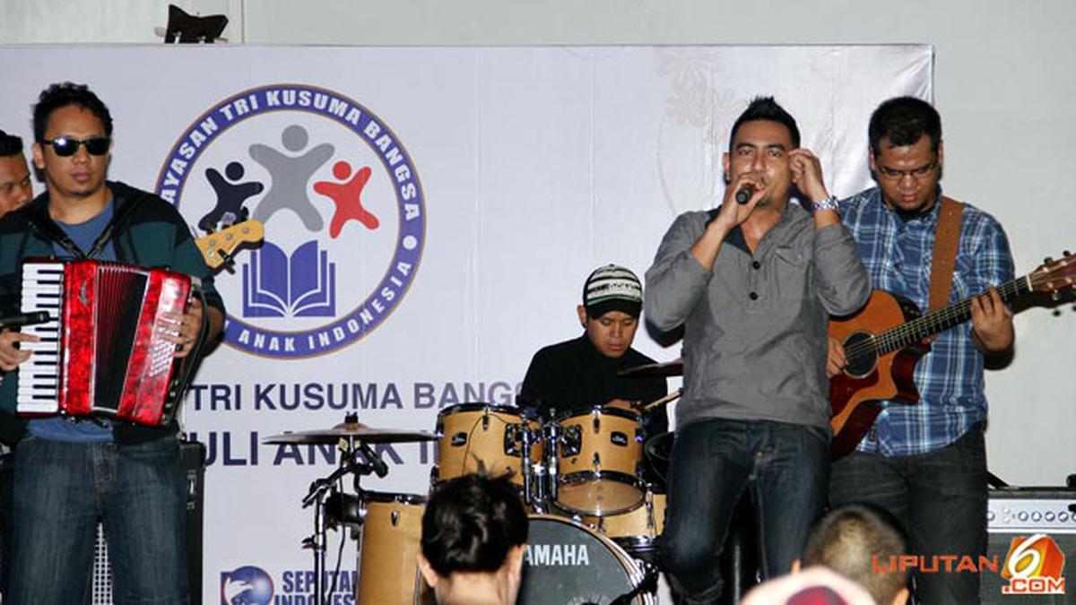 Rio Febrian Daur Ulang Lagu Oddie Agam - ShowBiz Liputan6.com