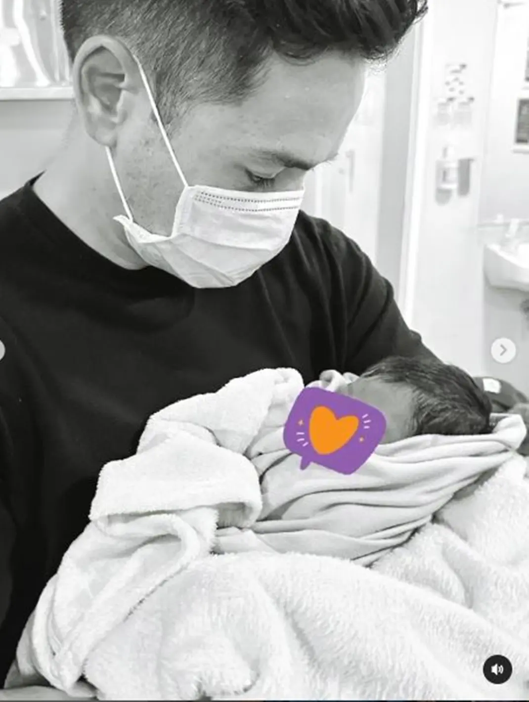 Potret Perpisahan Nana Mirdad dengan Bayi yang Ditemukan, Jadi Momen Haru - Foto Liputan6.com