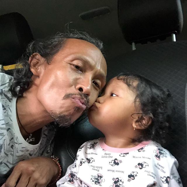 Garang di Film, Ini 8 Potret Yayan Ruhian yang Ternyata Sosok Family ...
