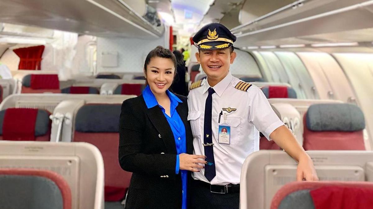 Suami Berhenti Jadi Pilot Maskapai Pelat Merah, Fitri Carlina: Kami ...