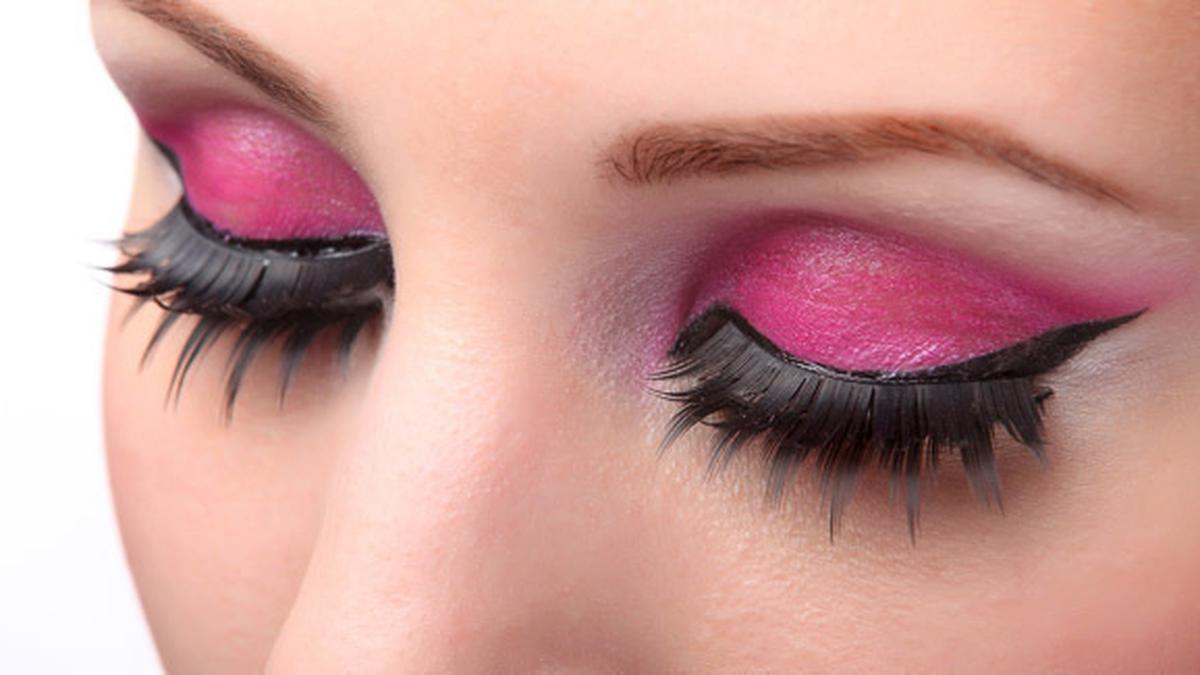 Tafsir Primbon Kedutan Kelopak Mata - Lifestyle Fimela.com