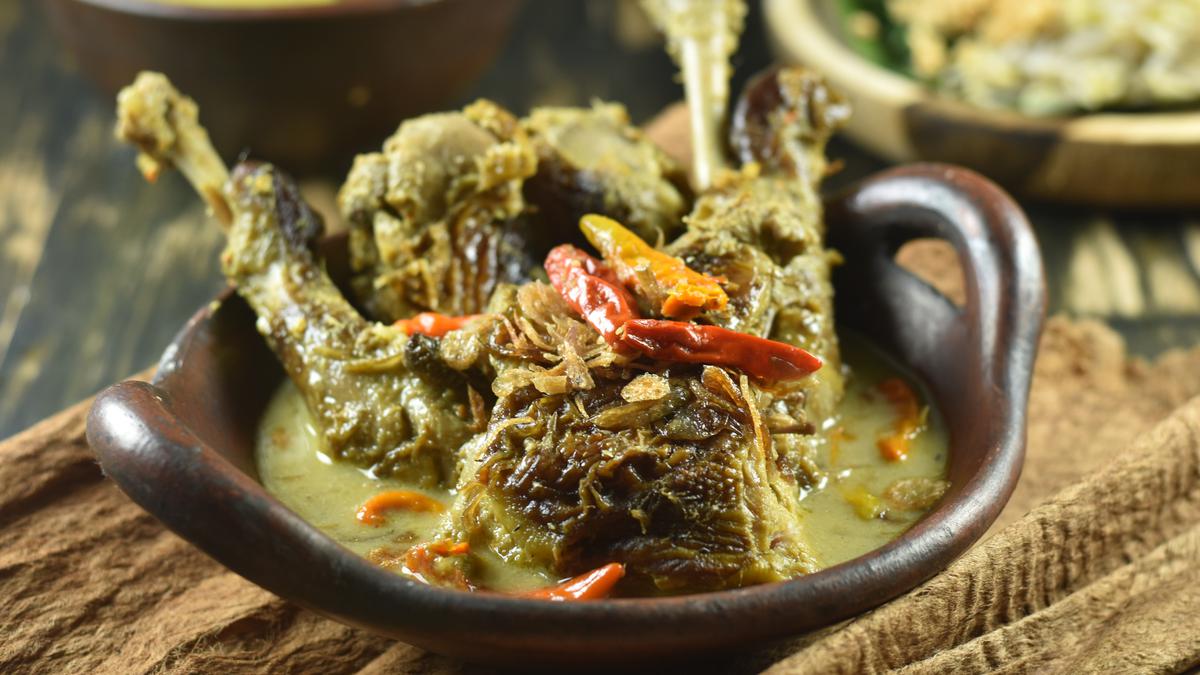 Resep Ayam Lodho khas Tulungagung - Food Fimela.com