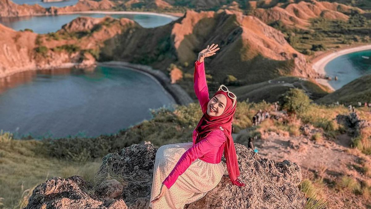 6 Potret Ria Ricis dan Teuku Ryan Liburan di Labuan Bajo: Renang Pakai ...