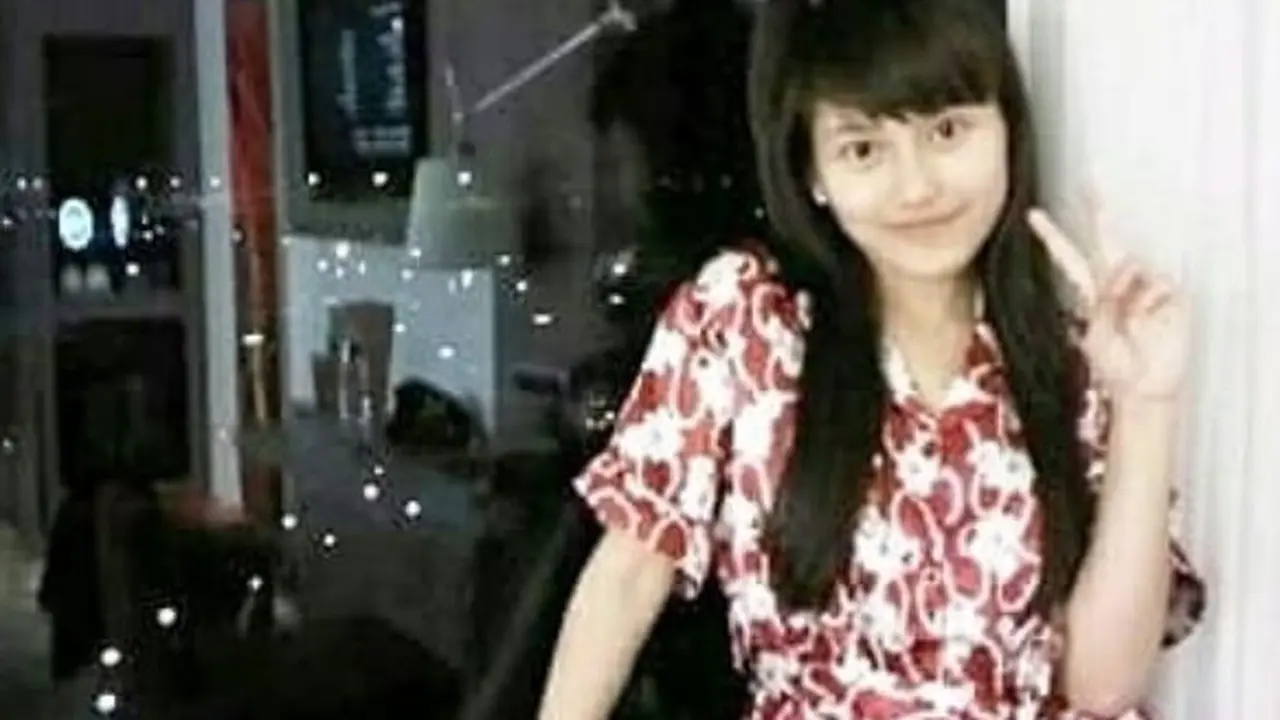 6 Foto Masa Remaja Ayu Ting Ting, Pakai Seragam OSIS SMA Curi Perhatian - Hot Liputan6.com