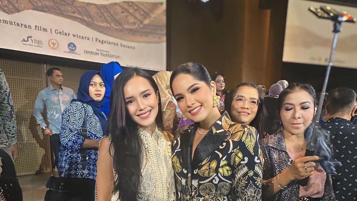 6 Adu Gaya Annisa Pohan dan Beby Tsabina Hadiri Acara Tutur Batik ...
