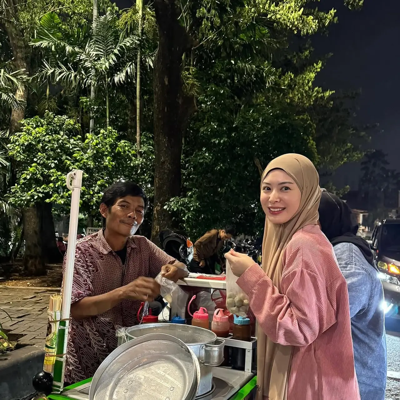 Potret 6 Artis Mualaf Buka Puasa di Momen Ramadan 2025, Agenda Paling ...