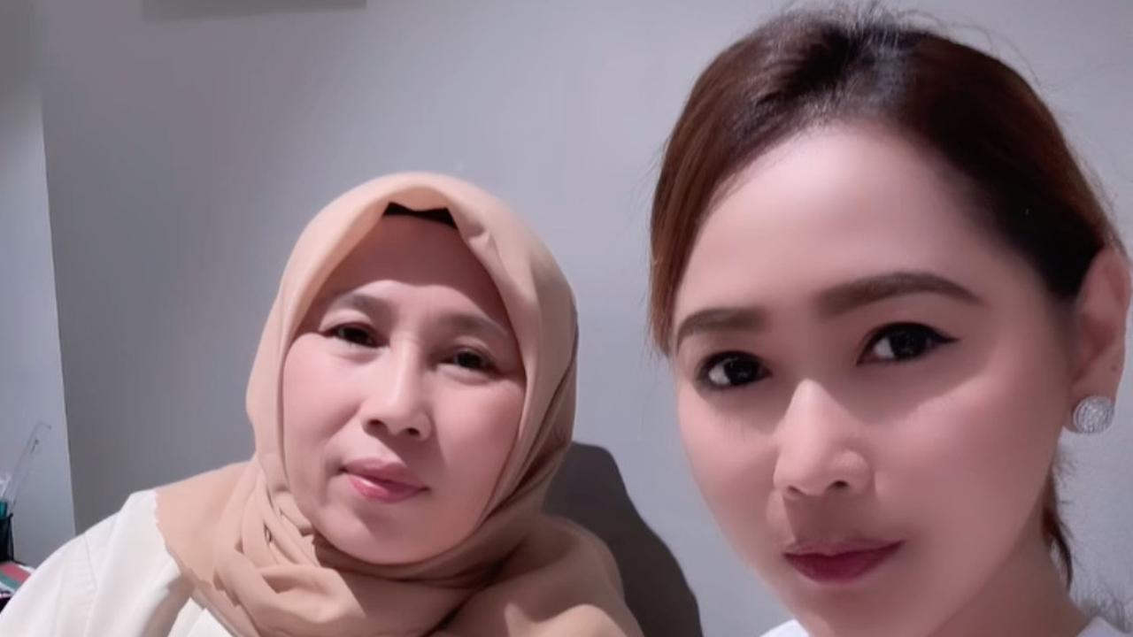 6 Potret Inul Daratista Bareng Ibunda, Sebut Ibu Adalah Pemilik Doa dan ...