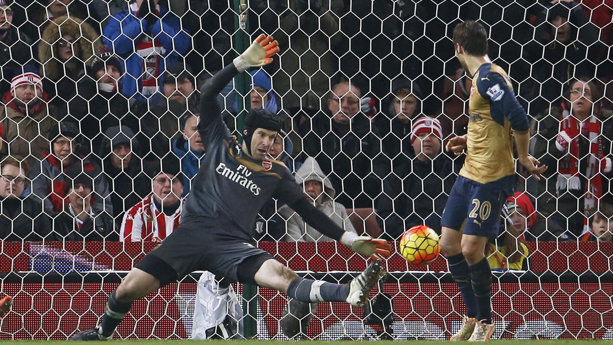Petr Cech dan Jack Butland Saling Lontarkan Pujian - Inggris Bola.com