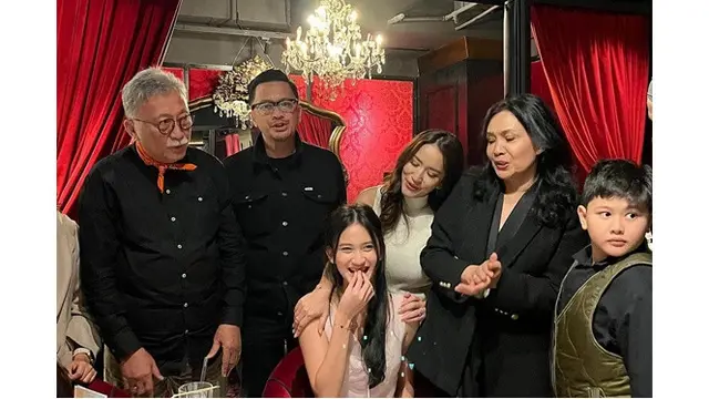 6 Potret Pesta Ultah Harleyava Princy ke-18, Rayakan Bareng Keluarga dan Sahabat - Hot Liputan6.com