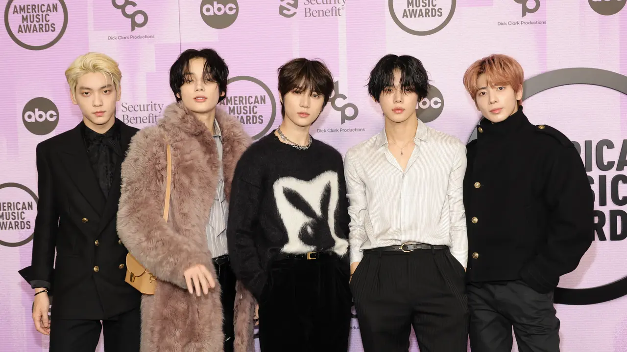 Deretan Tampilan Menawan dari Karpet Merah AMAs 2022, Pink sampai ...