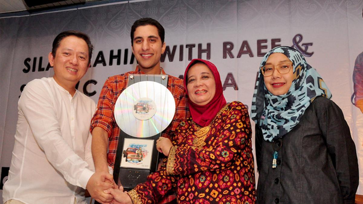 CD-nya Laku Keras, Raef Haggag Berhasil Raih Platinum - ShowBiz ...
