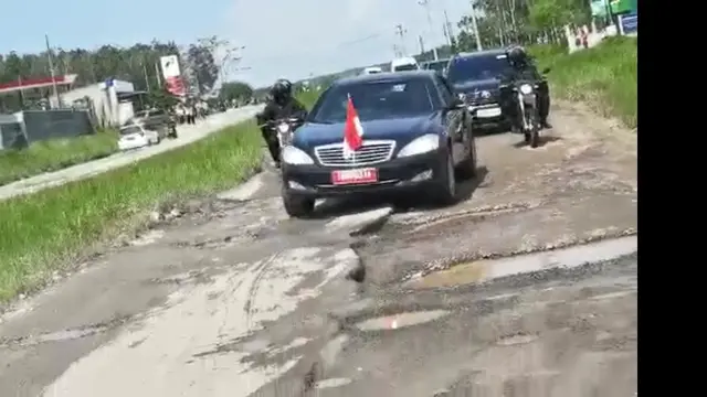 Mobil Presiden Jokowi Terjang Jalan Berkubang di Lampung, Kementerian PUPR Sebut Jalanan yang ...