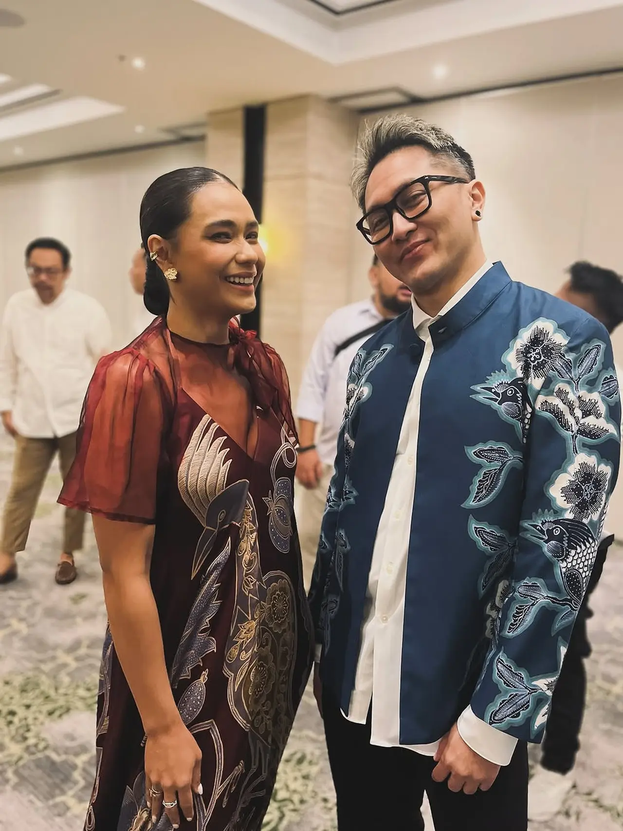 6 Potret Kompak Sara Wijayanto dan Adinia Wirasti di Pernikahan Saudara Laki-laki - Hot Liputan6.com