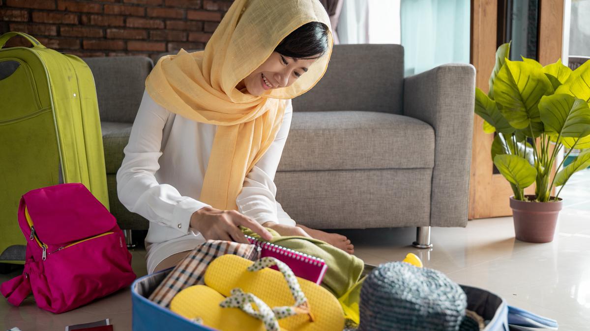 5 Cara Mengemas Barang agar Muat Banyak di Tas atau Koper - Lifestyle ...