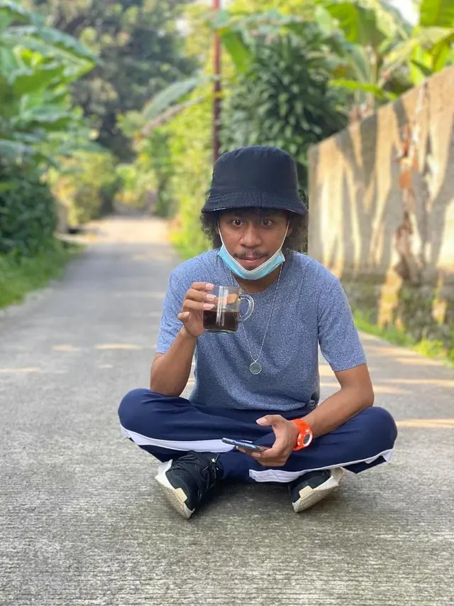 Pecahkan Rekor! Komang dari Raim Laode Jadi Lagu Paling Banyak Diputar ...