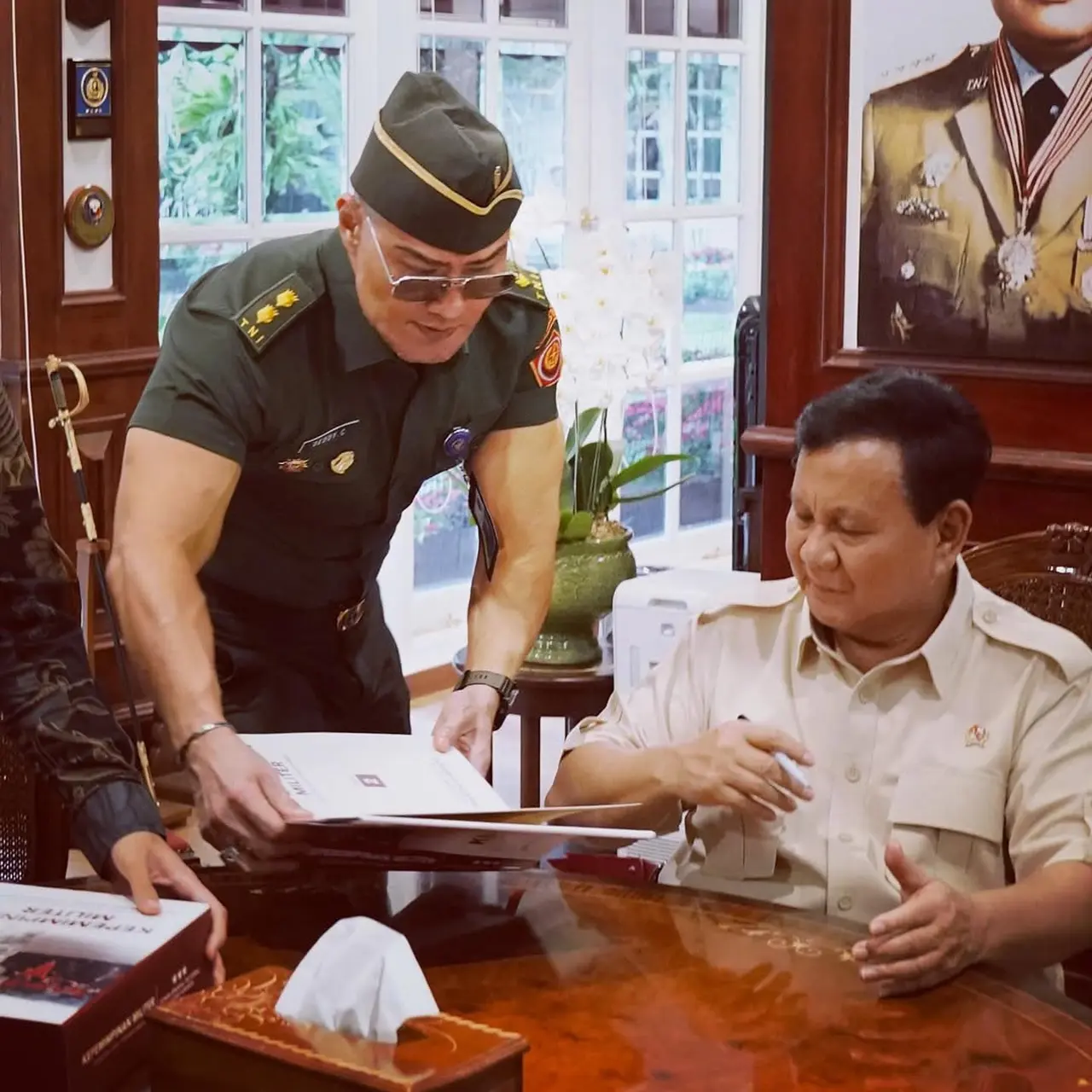 7 Potret Deddy Corbuzier Dilantik Stafsus Menhan RI, Tetap Jabat Letkol ...