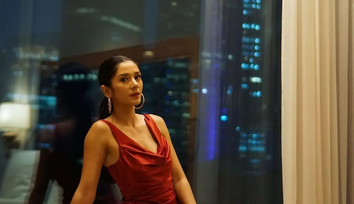 Biasa Tampil Sporty, Ini Gaya Kasual Fanny Ghassani - Foto Liputan6.com