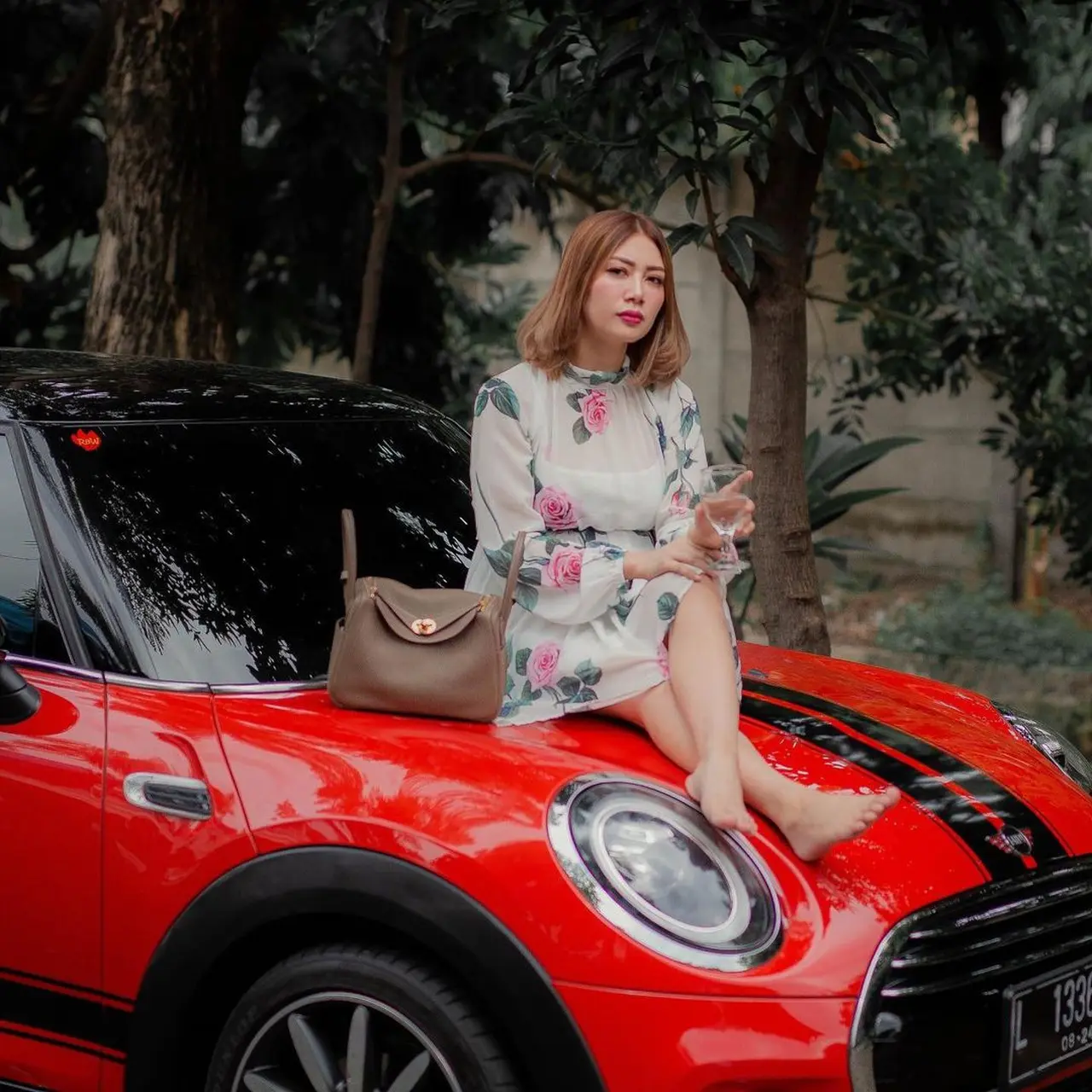 6 Potret Delta Hesti, Istri Tom Liwafa yang Selalu Tampil Stylish ...