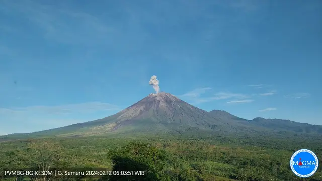 Gunung Semeru Erupsi Senin Pagi 12 Februari 2024, Semburkan Abu Vulkanik 800 Meter ke Arah ...